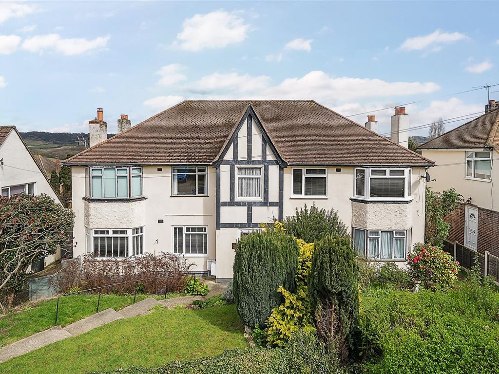 2 Bed Flat For Sale In Byron Road Penenden Heath Maidstone Me14 £