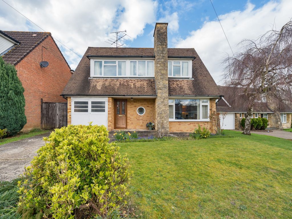3 Bed Detached House For Sale In Perkins Way Wokingham Berkshire Rg41