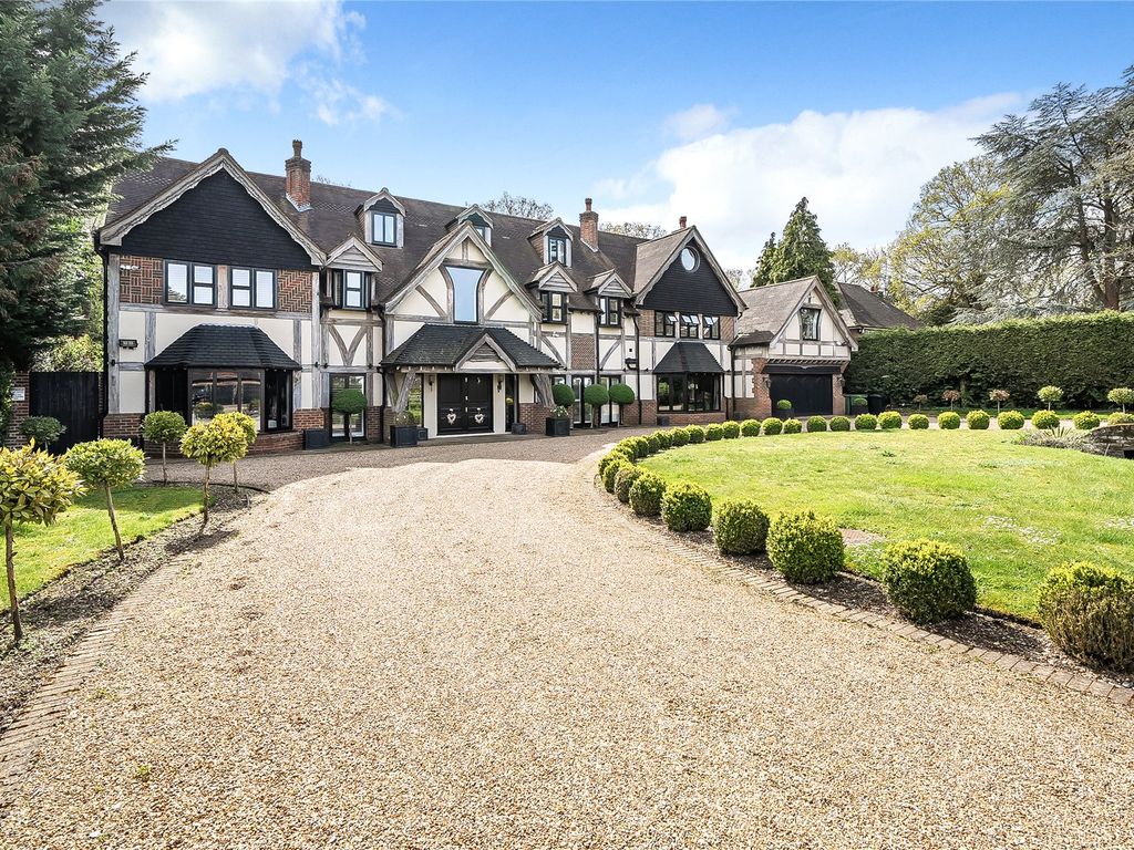 6 Bed Detached House For Sale In Park Avenue Farnborough Park