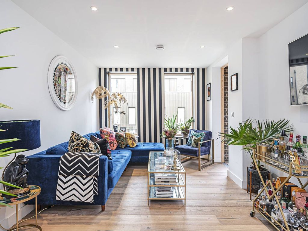 1 bed flat for sale in Prodigal Square, Hackney, London E8 - Zoopla