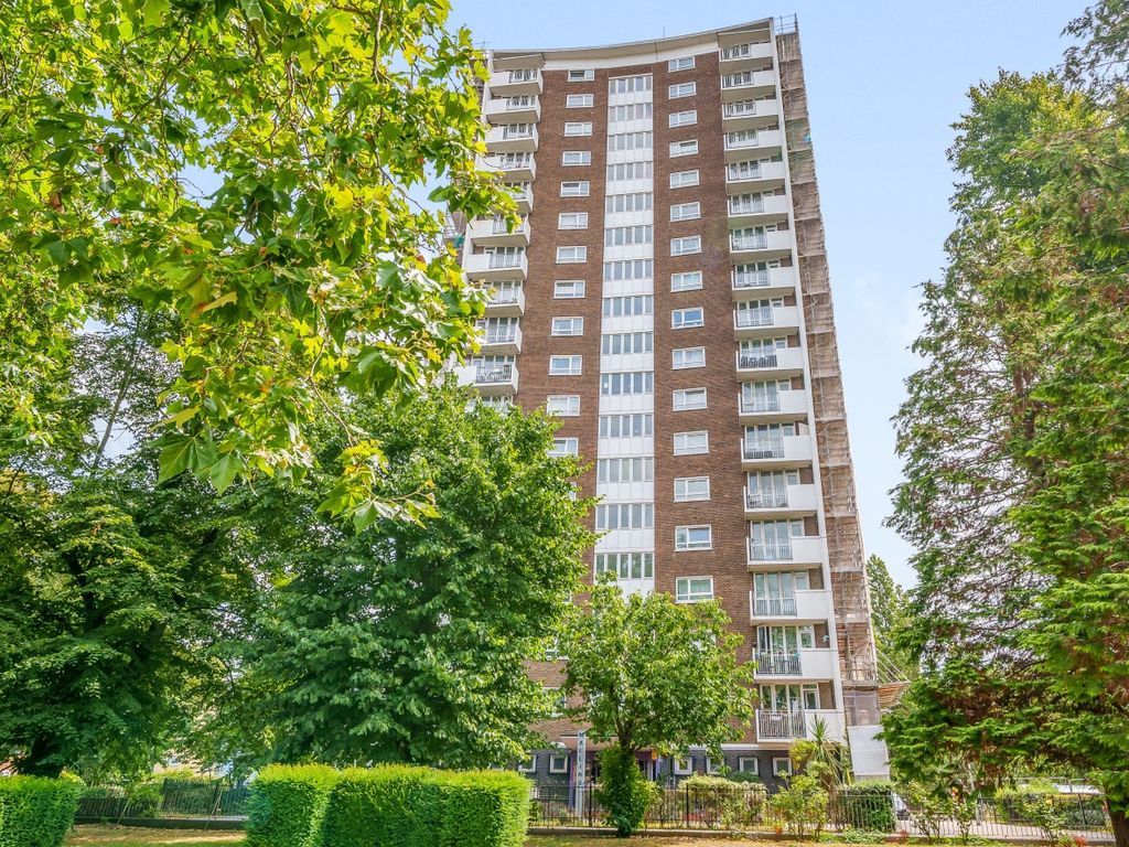 2 bed flat for sale in Lewisham Park, London SE13, £225,000 - Zoopla