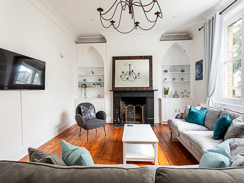 2 bed flat to rent in Victoria Rise, Clapham, London SW4, £3,850 pcm ...