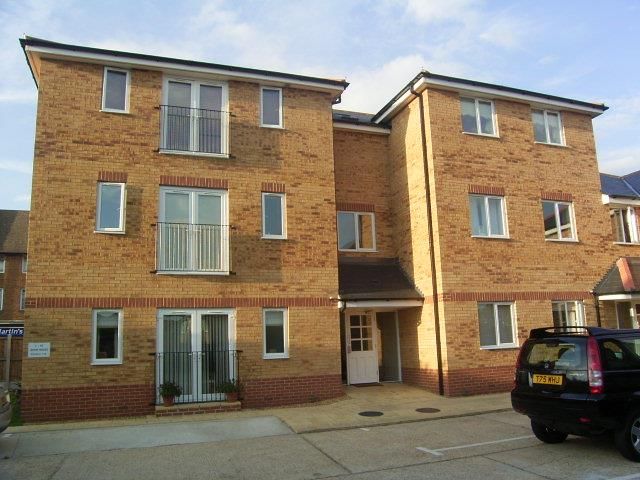 2 bed flat to rent in Avon Road, Cranham, Upminster RM14 - Zoopla