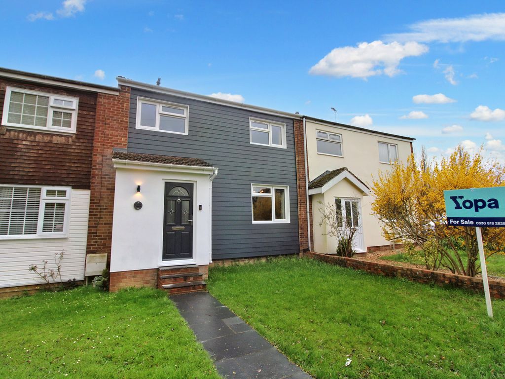 3 bed terraced house for sale in Elmhurst, Tadley RG26 - Zoopla