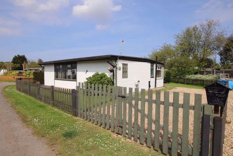 3 Bed Chalet For Sale In Humberston Fitties Humberston Grimsby Dn36