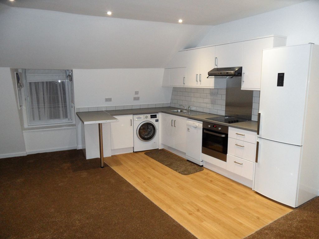 1 bed flat to rent in Lessingham Avenue, Tooting SW17, £1,495 pcm - Zoopla