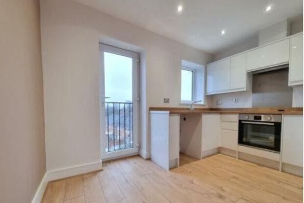 2 bed flat to rent in Lichfield Road, Willenhall WV12, £775 pcm - Zoopla