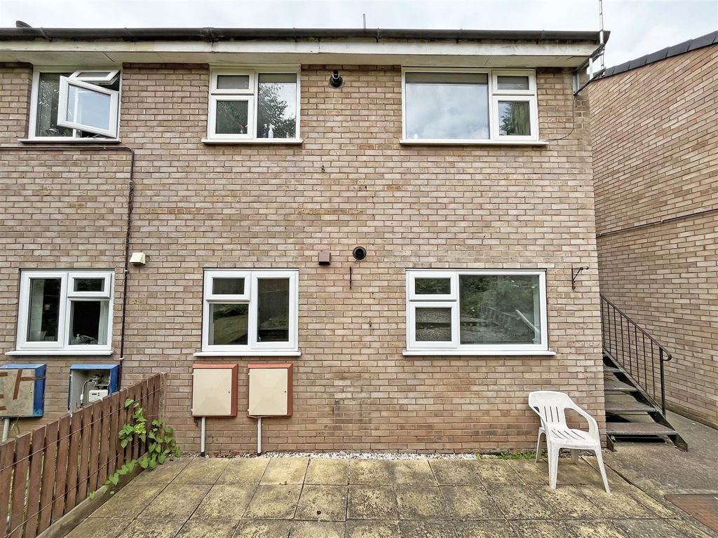 2 bed maisonette to rent in Beckett Court, Gedling, Nottingham NG4, £ ...