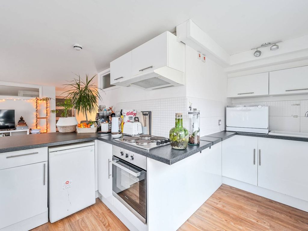 2 bed maisonette for sale in George Road, Guildford GU1, £350,000 - Zoopla