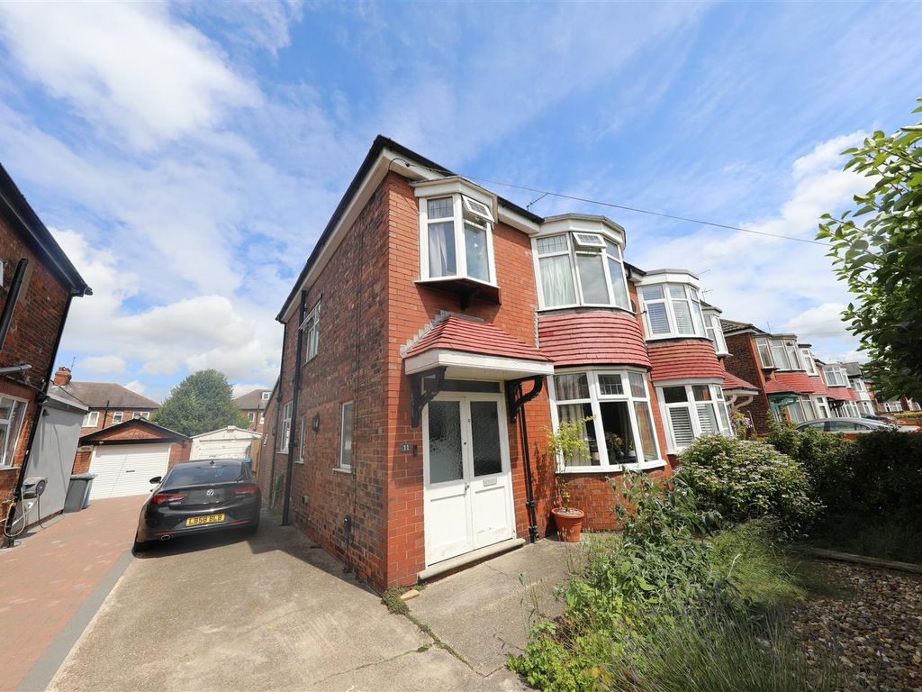 3 Bed Semi Detached House For Sale In Silverdale Road Hull Hu6 £