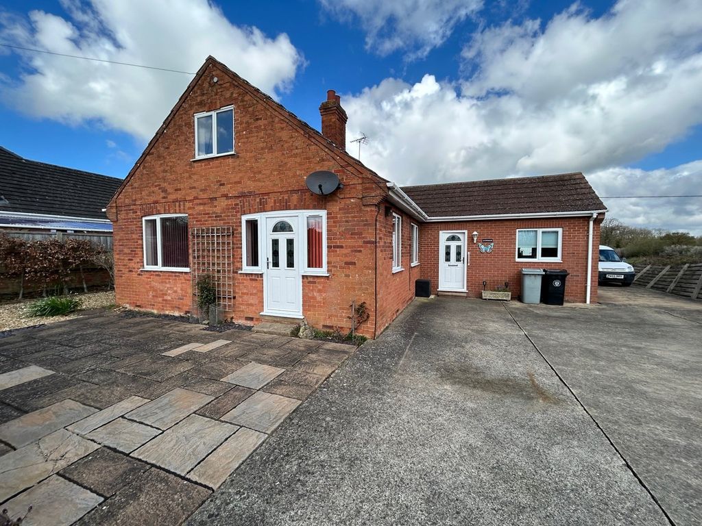 3 Bed Detached Bungalow For Sale In West Road Bourne Pe10 £300 000