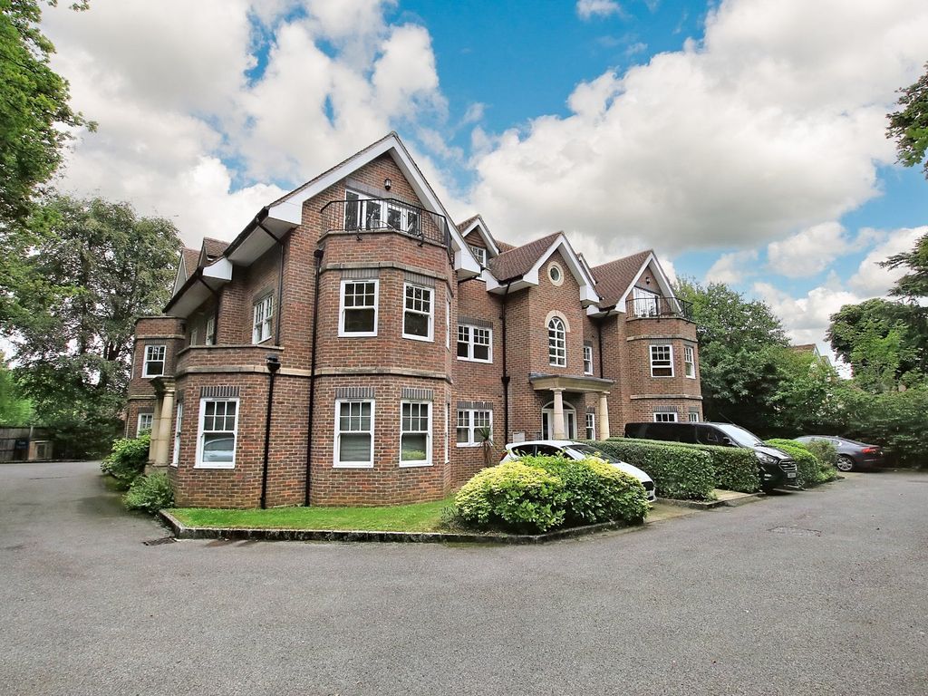 2 bed flat for sale in Woodham, Surrey KT15, £300,000 - Zoopla