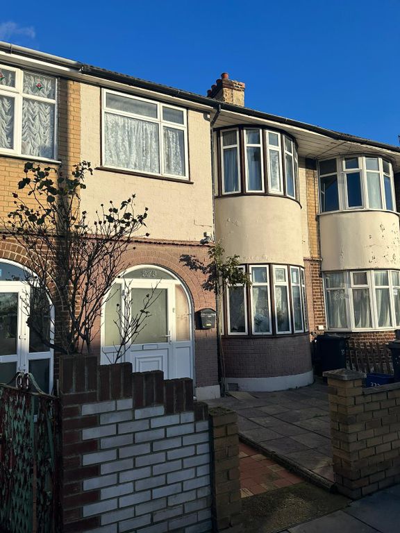 3 bed terraced house for sale in Ilford Lane, Ilford IG1, £550,000 - Zoopla