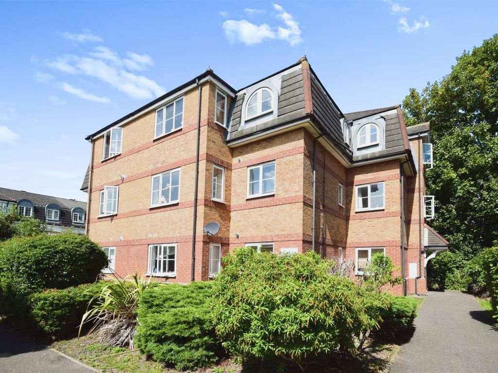 2 Bed Flat To Rent In Chaucer Way Colliers Wood London Sw19 £1 800