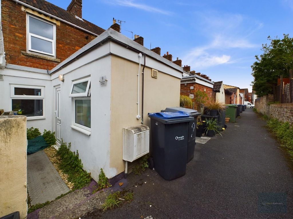 2 bed terraced house to rent in Bond Street Buildings, Trowbridge BA14 ...