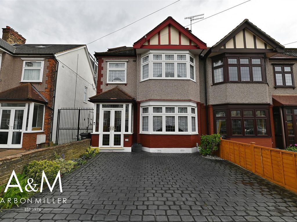 4 bed end terrace house for sale in Ramsgill Drive, Ilford IG2, £ ...