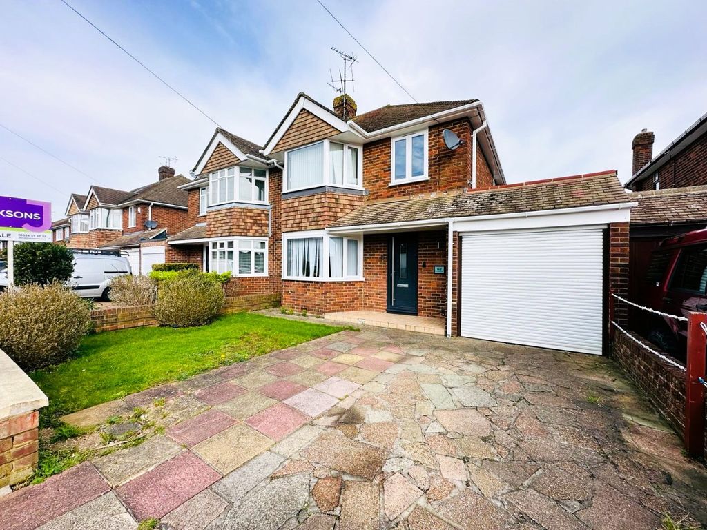 3 Bed Semi Detached House For Sale In Rainham Gillingham Me8 £425 000