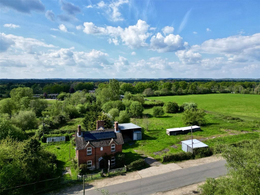 3 bed country house for sale in Bramshaw, Lyndhurst, Hampshire SO43, £ ...