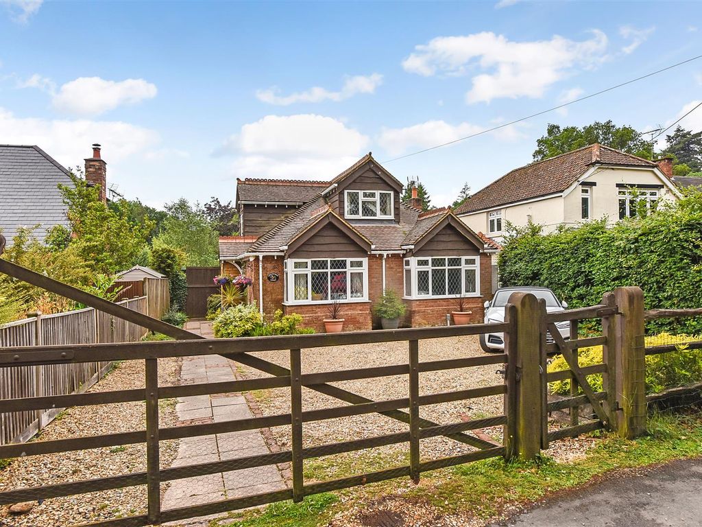 3 Bed Detached House For Sale In Hazel Grove Woodlands Hampshire So40