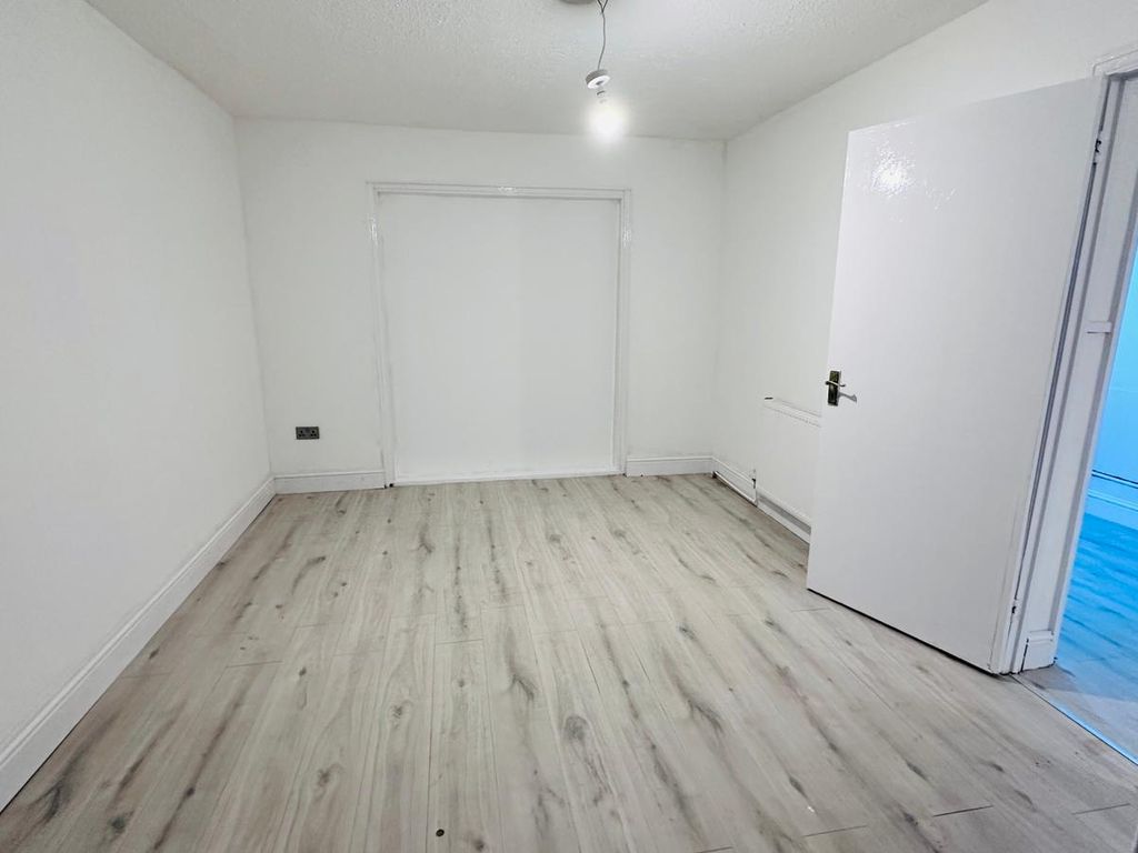 5 bed terraced house to rent in Headstone Drive, Harrow HA1, £2,750 pcm ...