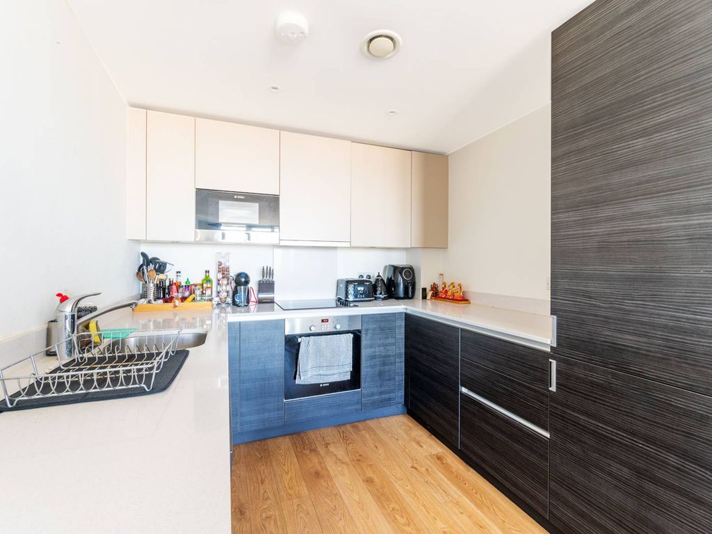2 bed flat to rent in Pinnacle Apartments, Croydon CR0 - Zoopla