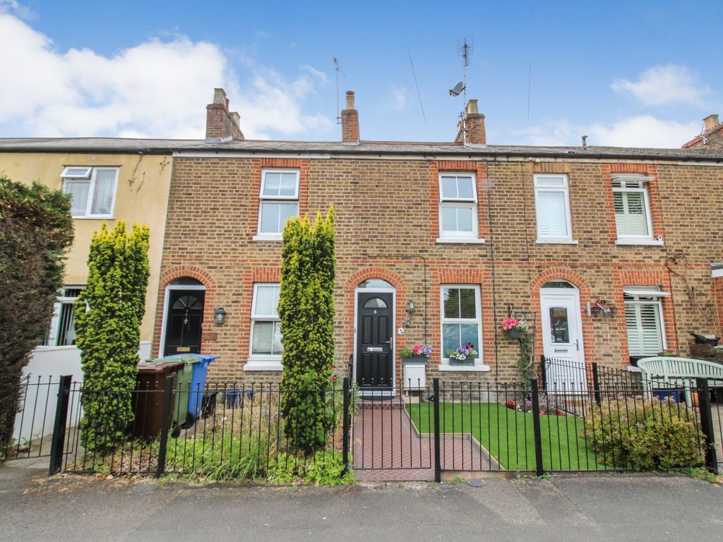 2 bed terraced house for sale in Canterbury Road, Farnborough GU14 - Zoopla