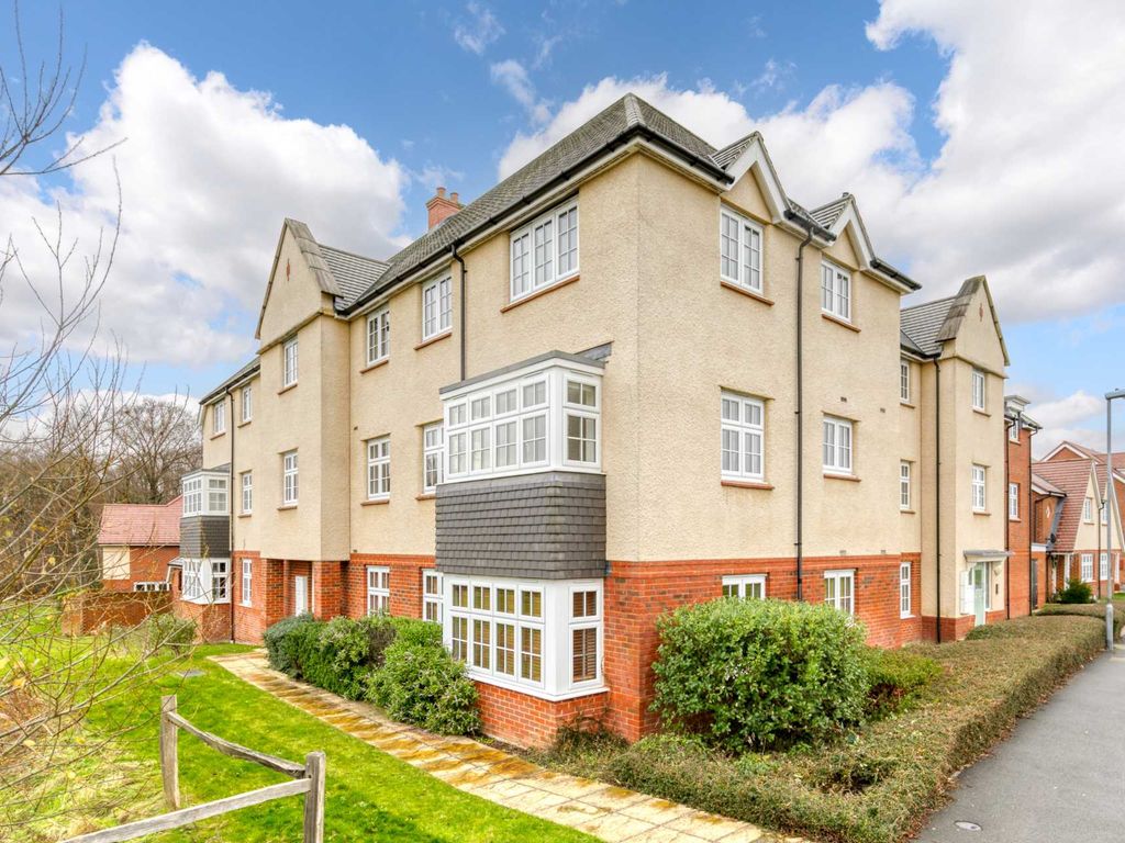 2 bed flat for sale in Falcon Way, Bracknell RG12, £285,000 - Zoopla
