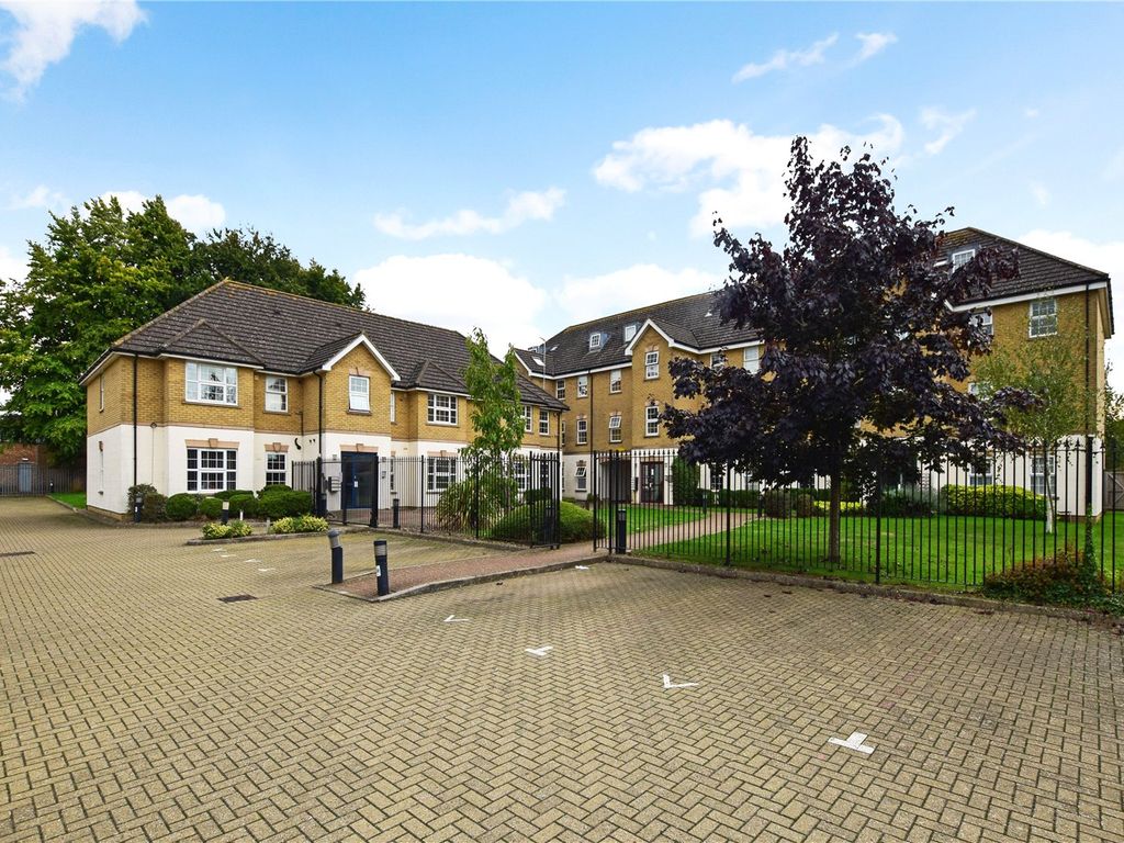 2 bed flat for sale in Tolgate Court, London Road, Dunstable ...