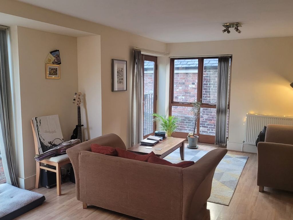 2 bed flat to rent in Parsonage Road, Manchester M20, £1,175 pcm - Zoopla