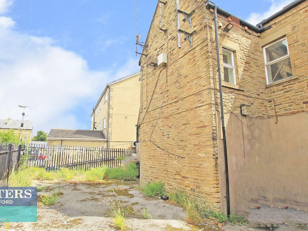 1 bed flat to rent in Leeds Road Bradford, West Yorkshire BD3, £650 pcm ...