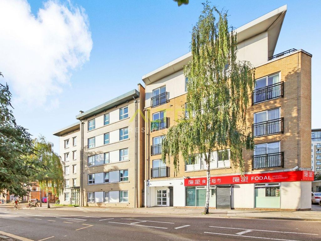 1 bed property to rent in Westferry Road, London E14, £1,950 pcm - Zoopla