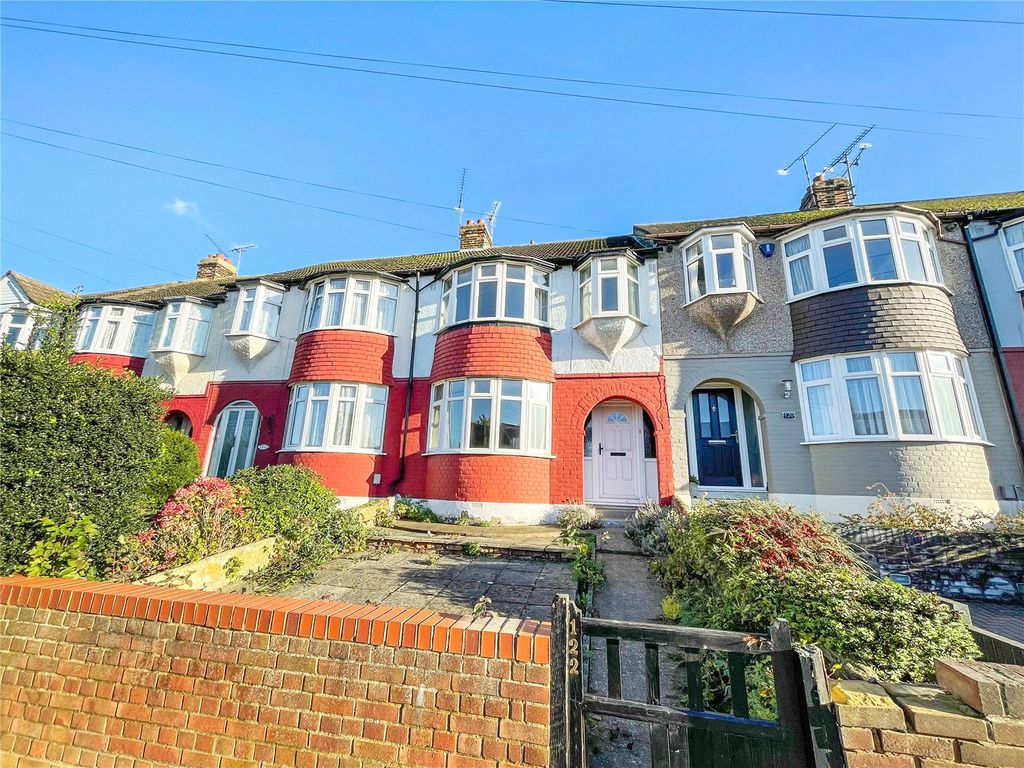 3 Bed Terraced House For Sale In Woodlands Road Gillingham Kent Me7