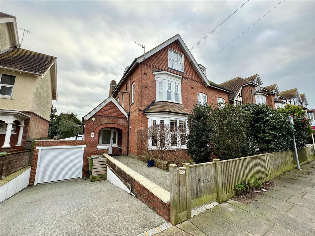 2 bed flat to rent in Cantelupe Road, Bexhill-On-Sea TN40, £1,300 pcm ...