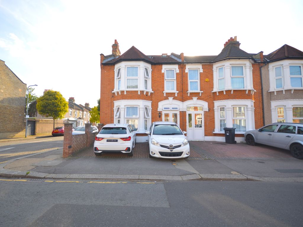 4 Bed End Terrace House For Sale In Elmstead Road Ilford Ig3 £575 000