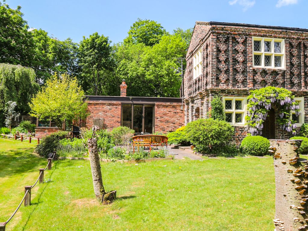 3 bed detached house for sale in The Gazebo, Old Hall Road, Batley WF17 ...