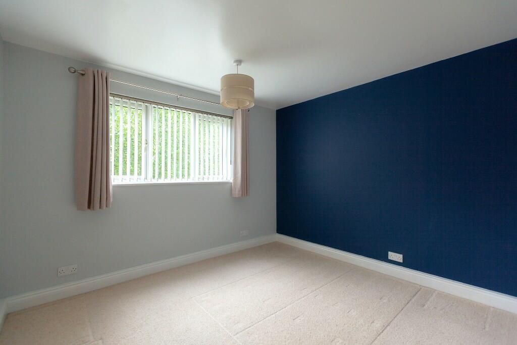 2 bed flat to rent in Longacre Road, Ashford TN23, £1,150 pcm - Zoopla