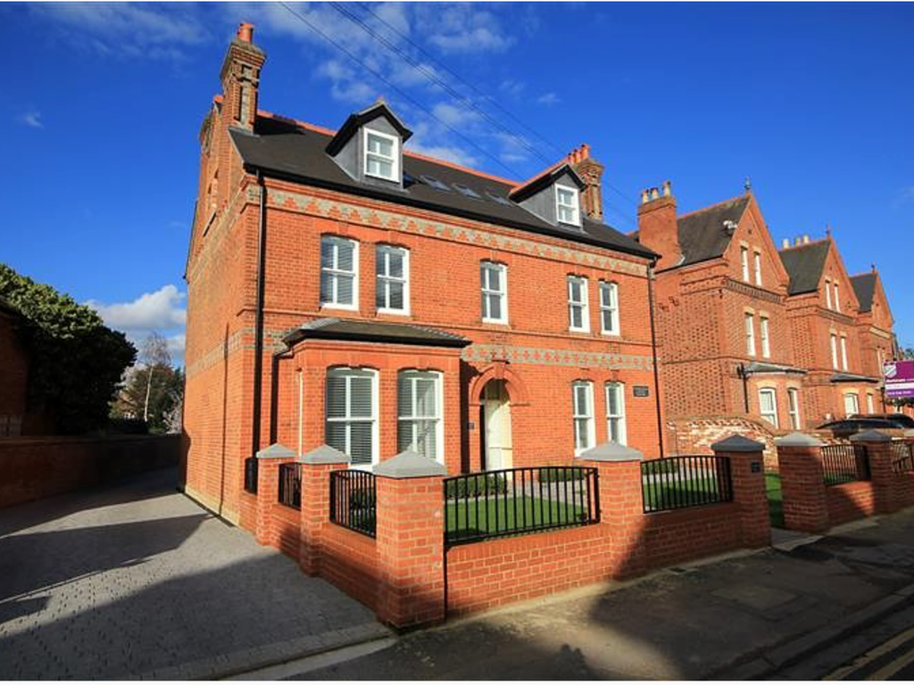1 bed flat to rent in Castle Crescent, Reading, Berkshire RG1, £1,200 ...