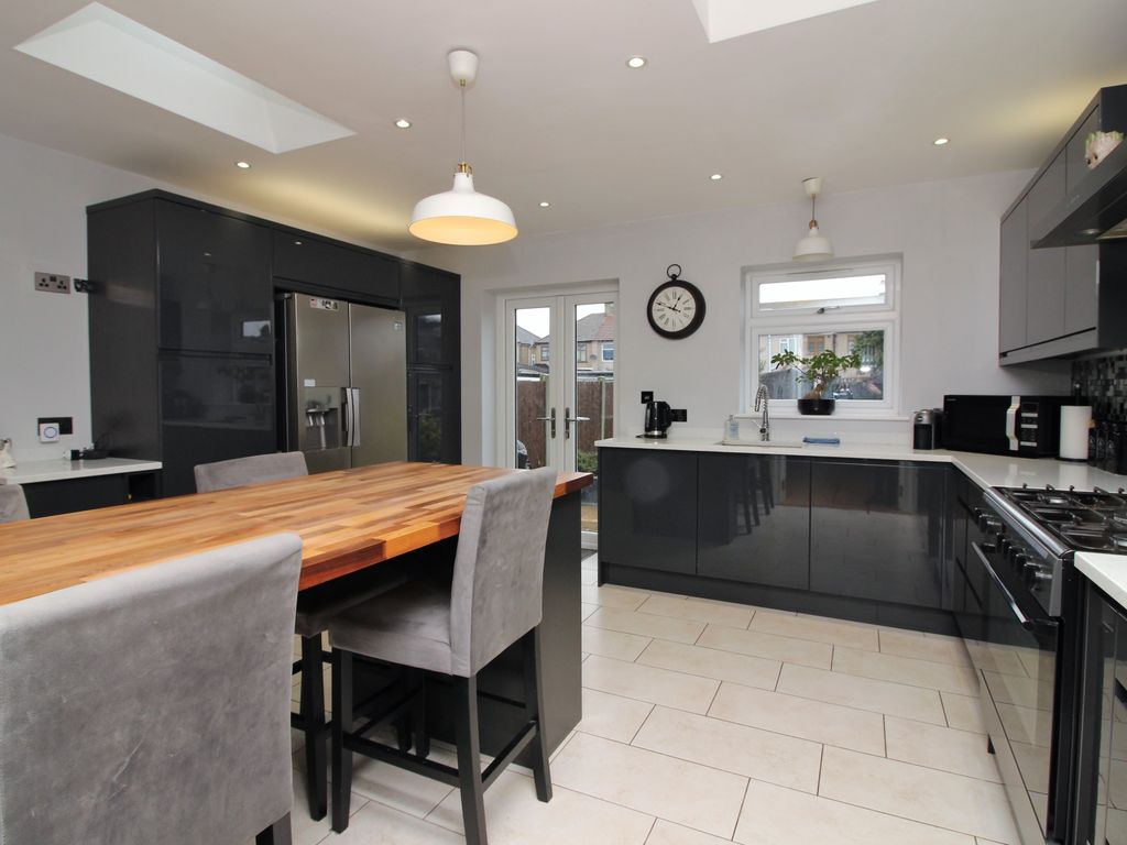 3 bed terraced house for sale in Auriel Avenue, Dagenham RM10 - Zoopla