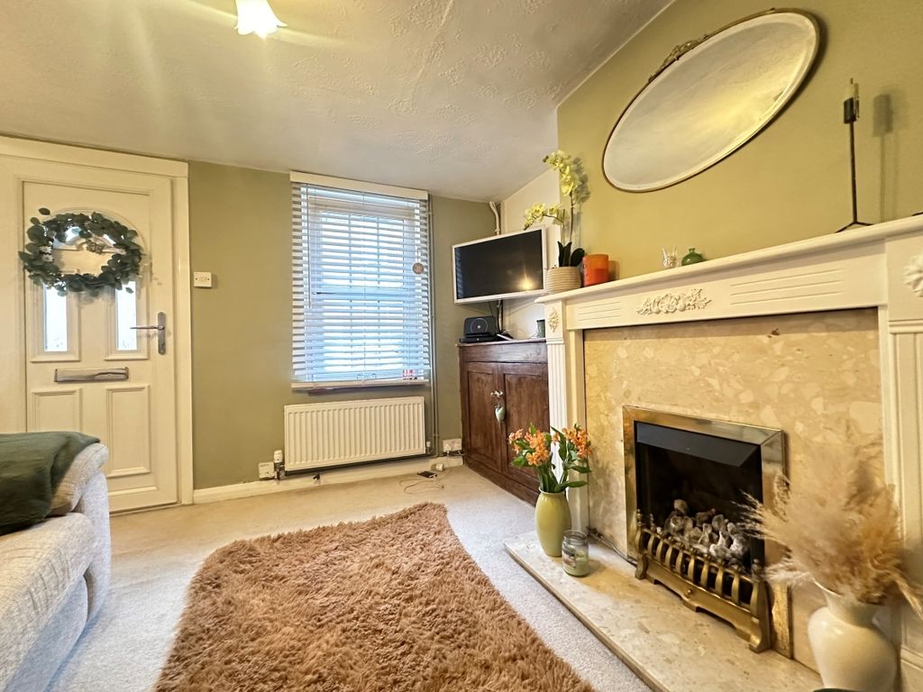 2 Bed Terraced House To Rent In Lucerne Street Maidstone Me14 £1 300