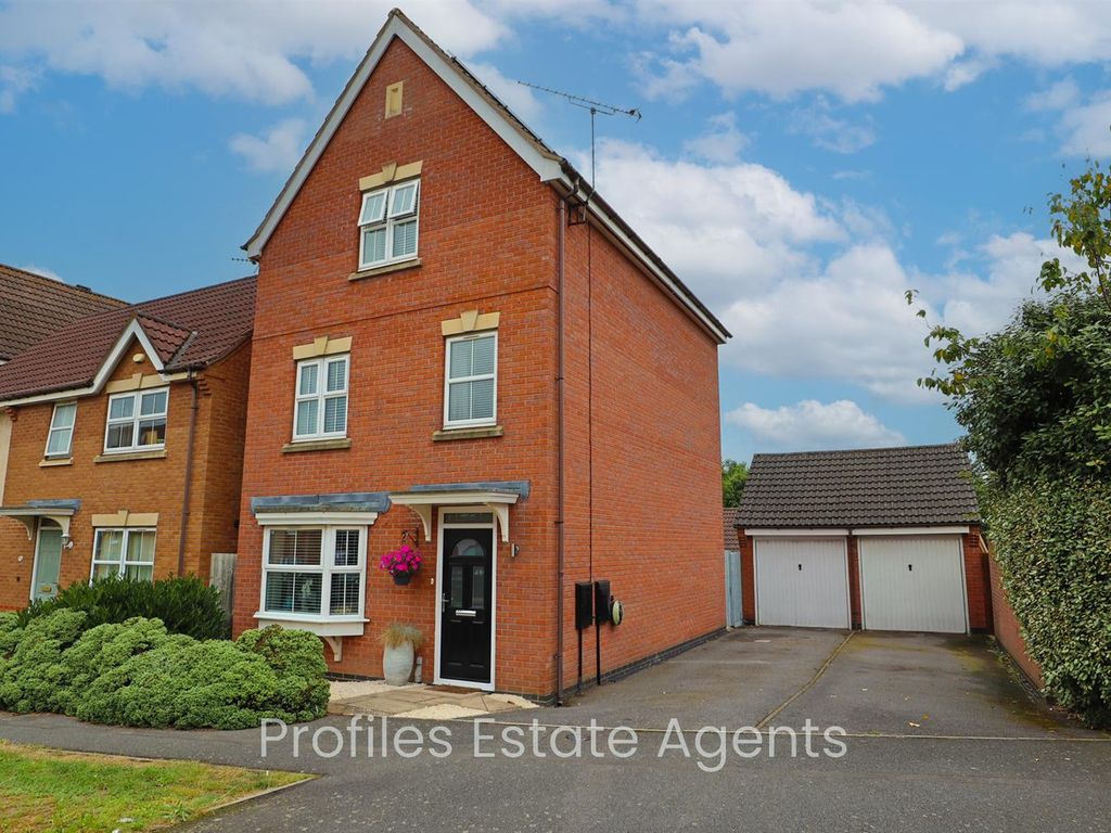 3 bed detached house for sale in Netherley Court, Hinckley LE10, £ ...