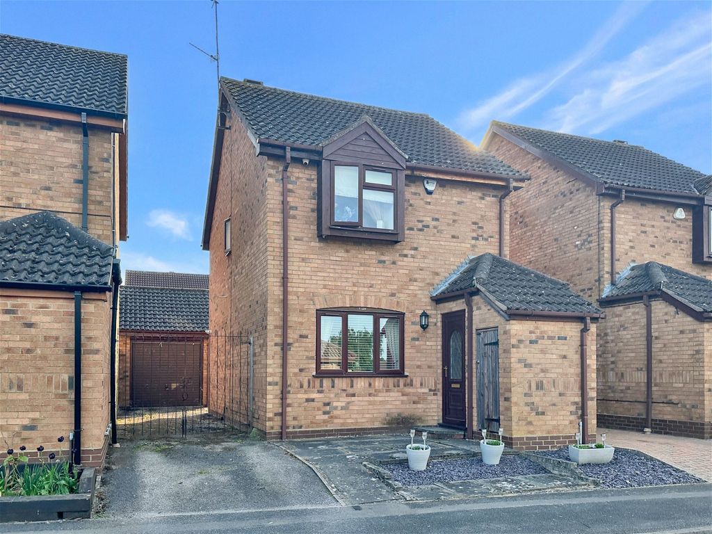 3 bed detached house for sale in Belstead Road, Abington Vale NN3, £ ...