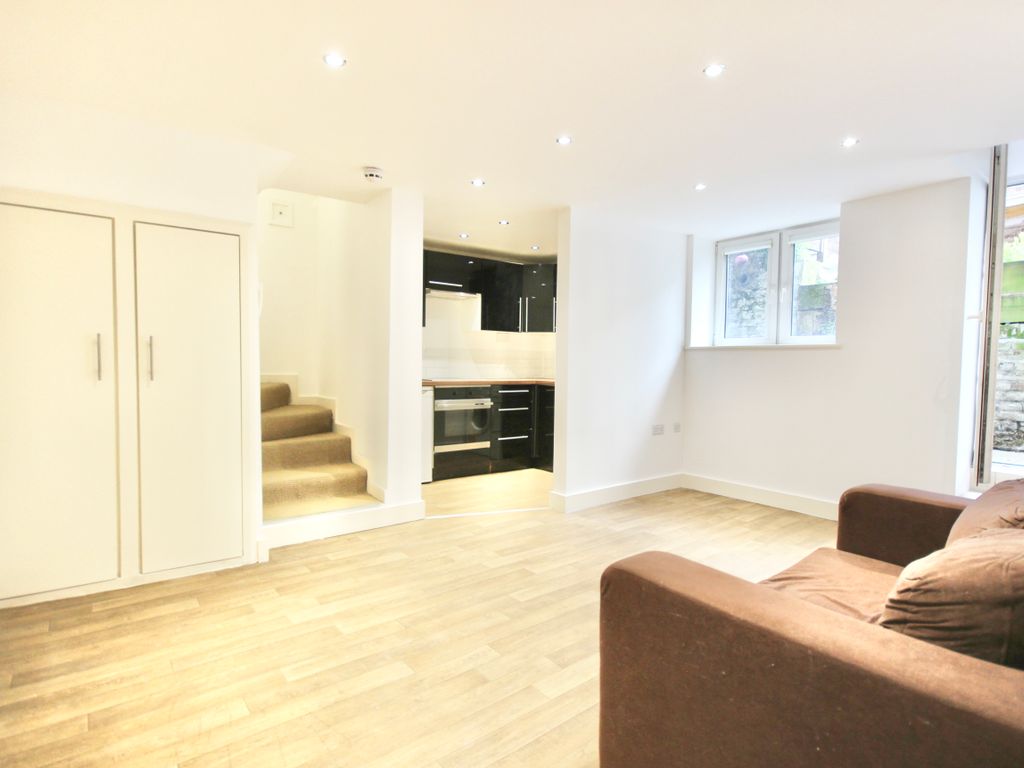 Studio to rent in The Burroughs, London NW4, £1,150 pcm - Zoopla