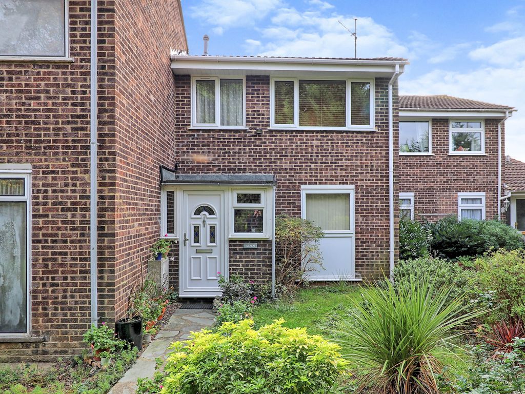 3 Bed Terraced House For Sale In Crocus Way Springfield Chelmsford