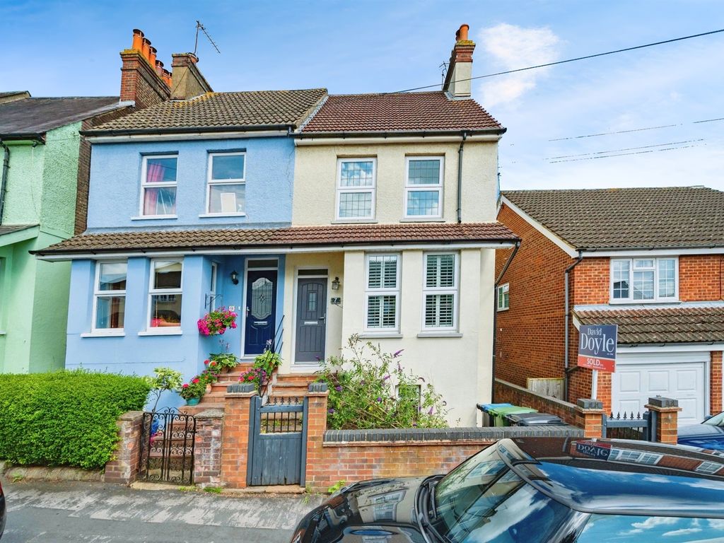 3 Bed Semi Detached House For Sale In Cowper Road Hemel Hempstead Hp1