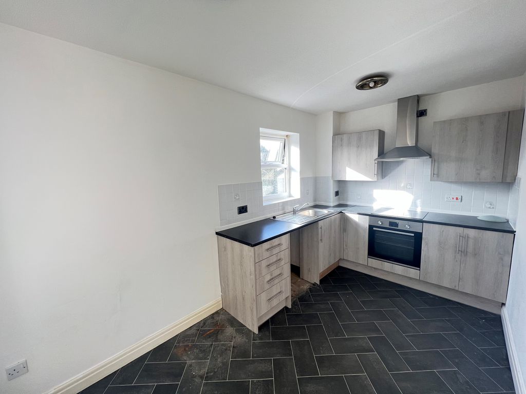 2 bed flat for sale in Clippers Quay, Blackburn BB1, £73,000 - Zoopla