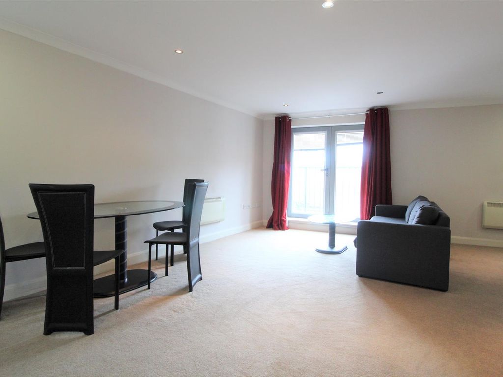 2 bed flat to rent in Westgate, Wakefield WF1, £725 pcm - Zoopla