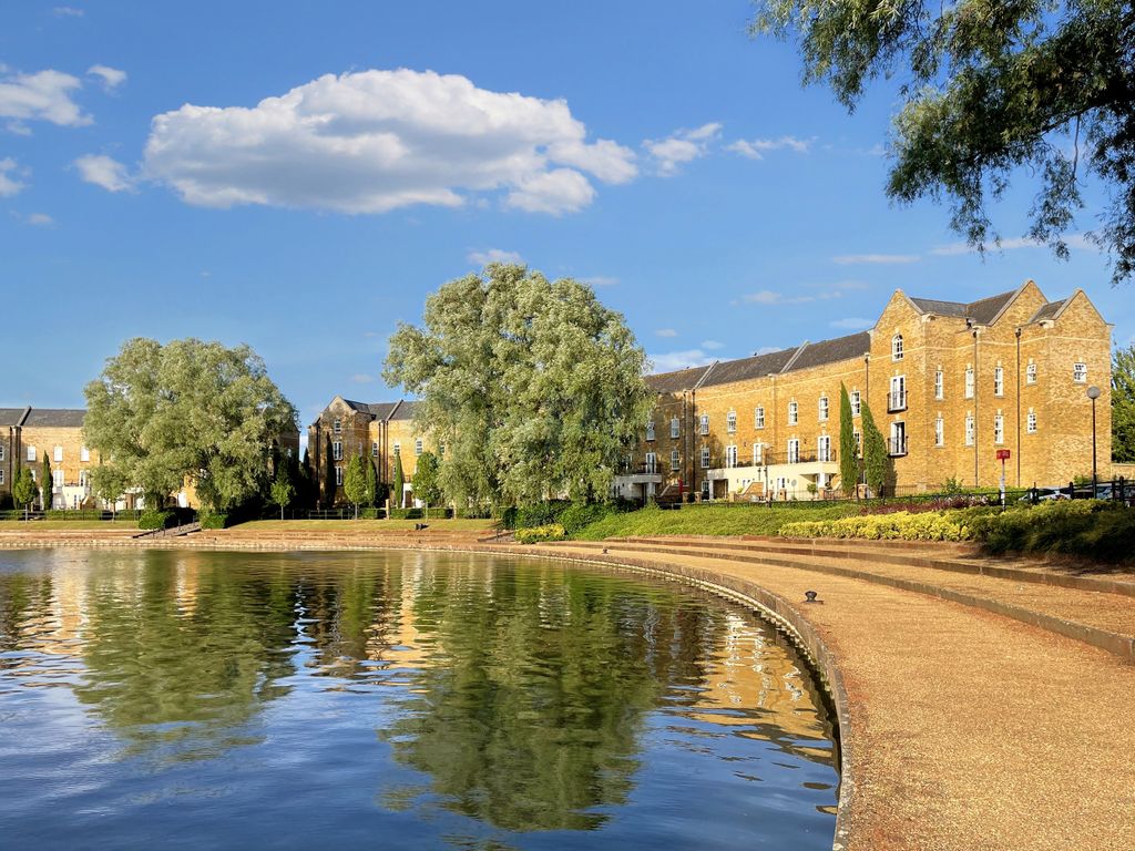 2 Bed Flat For Sale In Monellan Crescent Caldecotte Milton Keynes 2-bed-flat-for-sale-in-monellan-crescent-caldecotte-milton-keynes