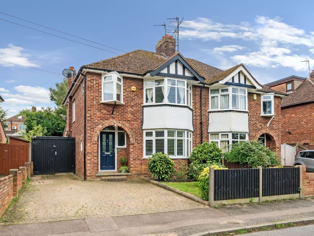 3 Bed Semi Detached House For Sale In Durler Avenue Kempston Bedford