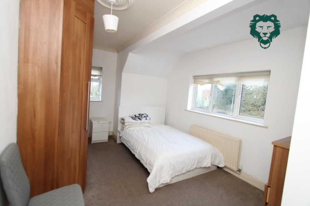Room to rent in Amesbury Mead Farm, Sewadstone Road, Chingford, London ...