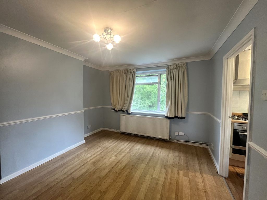 2 bed maisonette to rent in Croft Close, Chislehurst, Kent BR7, £1,450 pcm - Zoopla